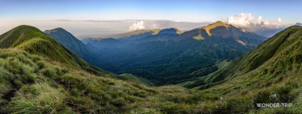 Randonnée du Gunung Pergasingan : lever de soleil sur le Volcan Rinjani